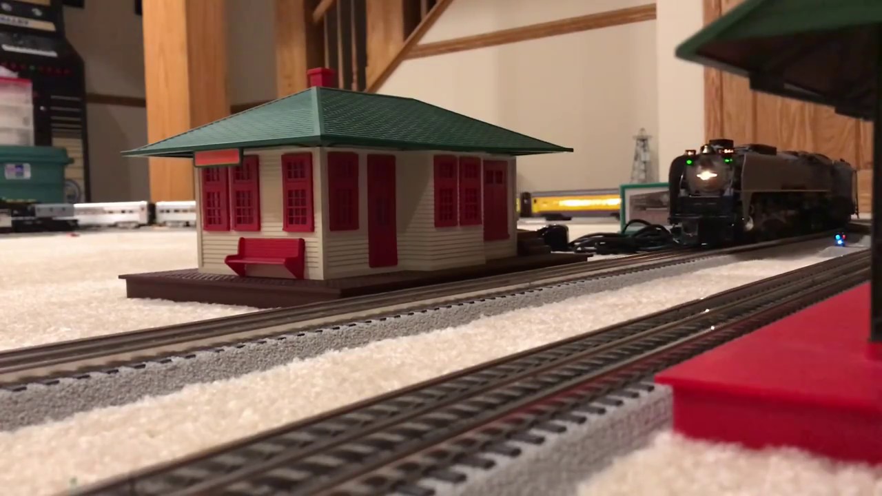 Model Train Mondays Episode 89: First run of the new carpet layout ...