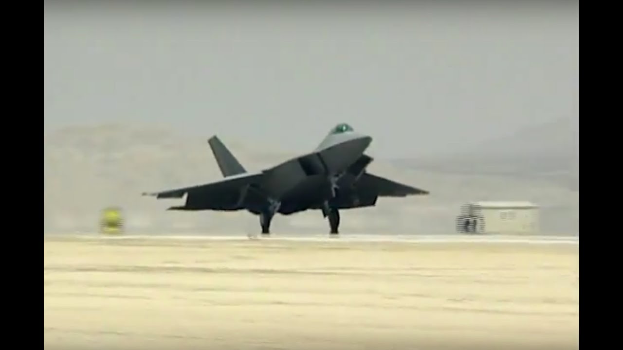 U.S. Air Force F-22 Landing - YouTube