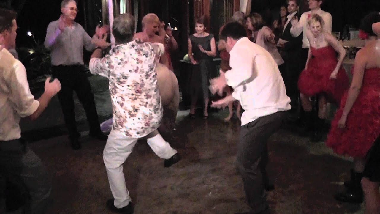 Crazy African wedding dancing - YouTube