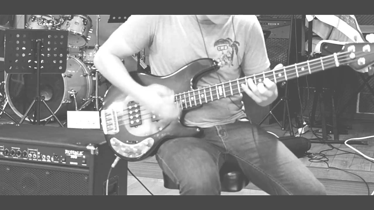 Radio Station-Bass Solo- Quintin Young - YouTube