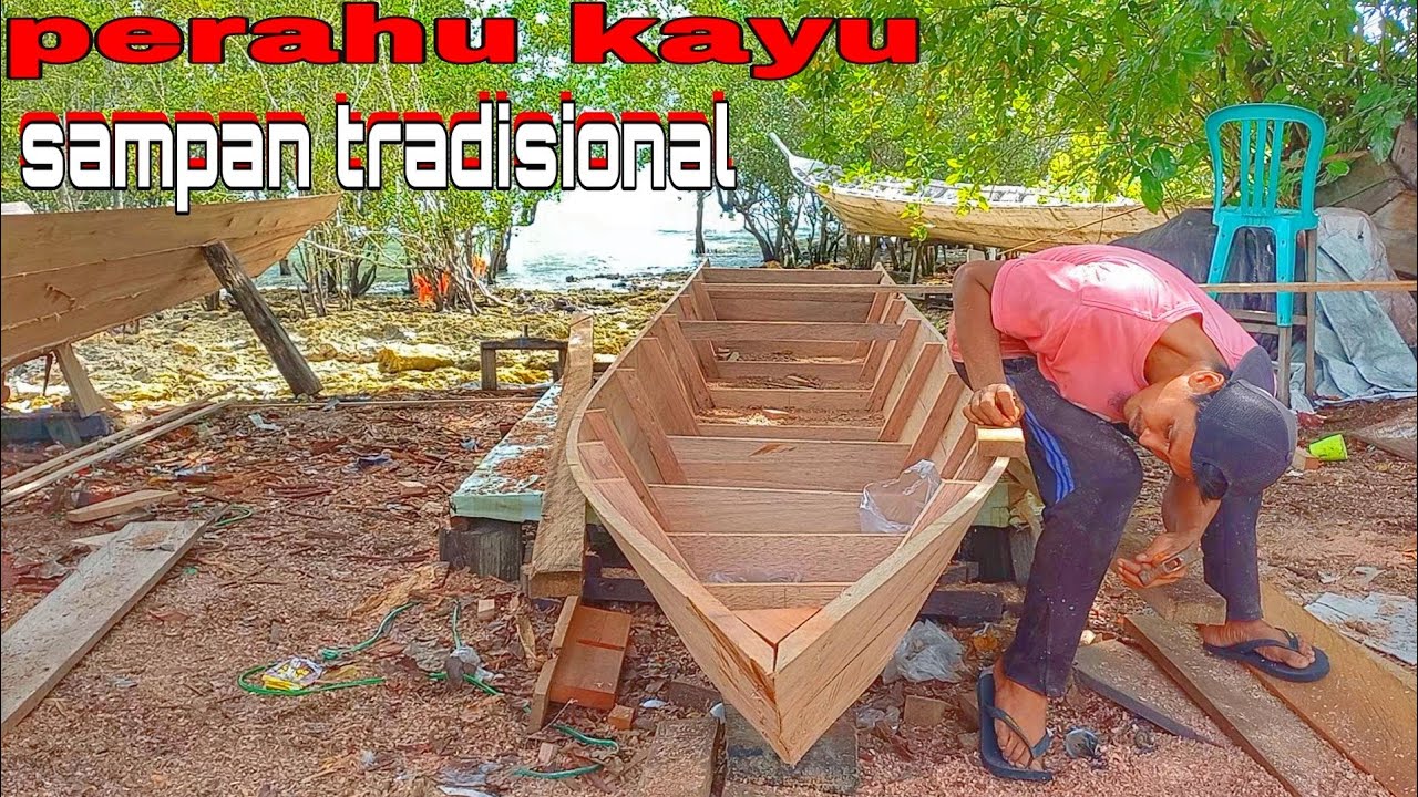 PEMBUATAN PERAHU KAYU || perahu sampan tradisional - YouTube