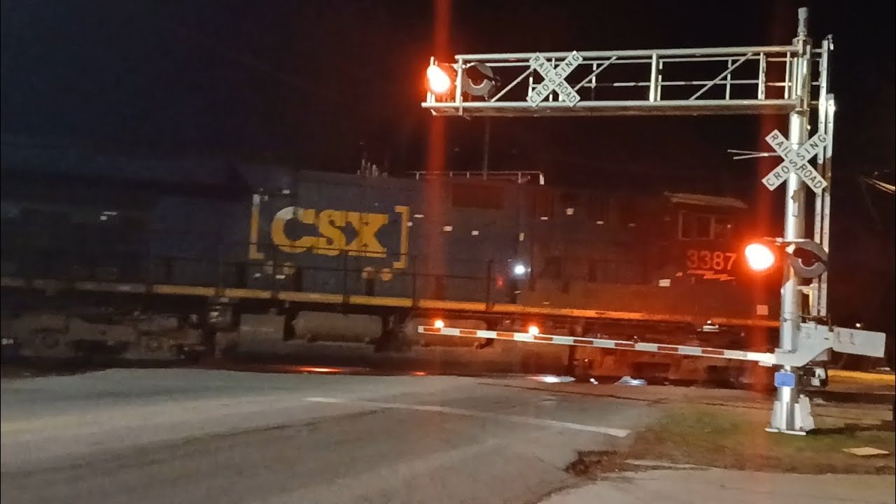 CSX E319 at Whaley Street Columbia SC on the CSX Eastover Subdivision ...