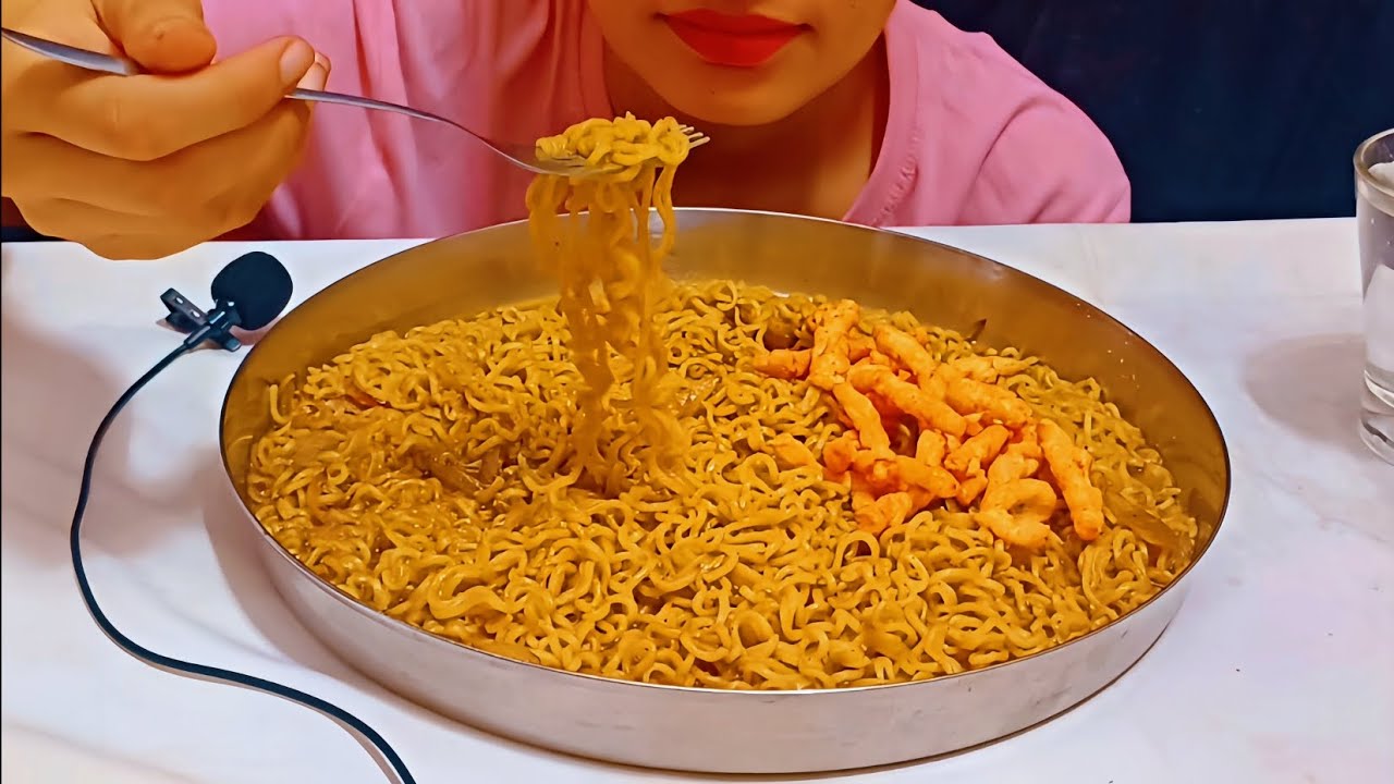 eating 🔥 spicy Maggi #homemadefood #mukbang #vegfoodeating @veggie ...