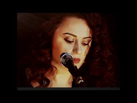 BURCU SARAK &  HASTANE ÖNÜNDE İNCİR AĞACI
