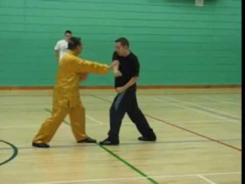 Guard Hands of Eagle Claw Kungfu against a Boxer - YouTube