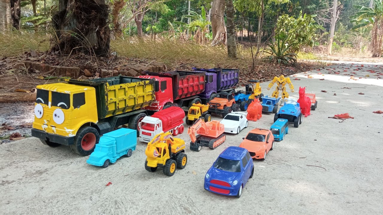 Mobil Truk Tronton Panjang Penuh Mainan Truk Oleng, Mobil Taxi ...