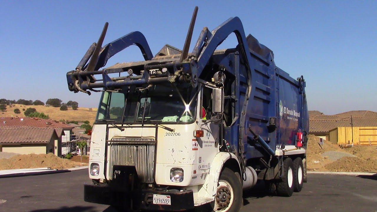 Volvo Xpeditor WX-42 Wittke Starlight FL on Construction Debris - YouTube