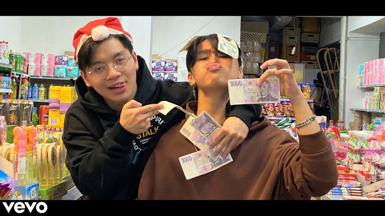 Filip Dang - ŠTĚDRÁ VEČERKA (Safír parodie) - YouTube