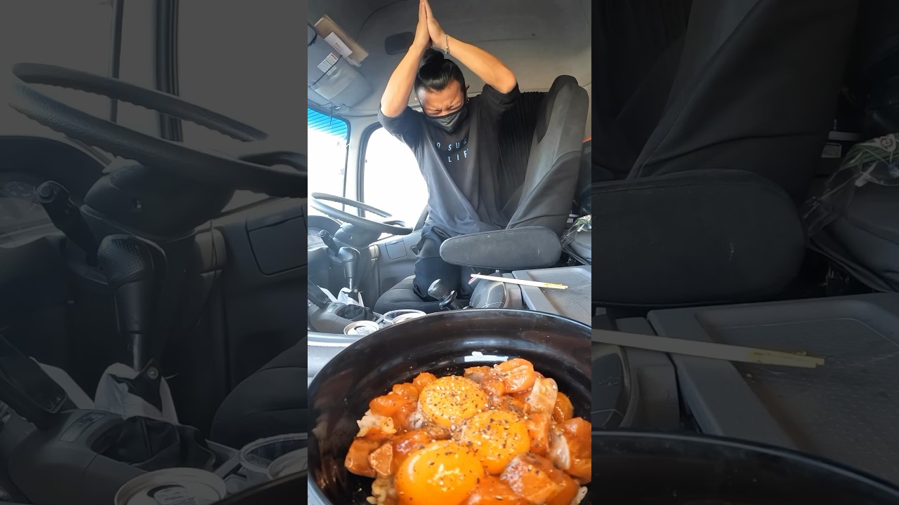 Make freshly cooked rice yukhoe using salmon sashimi purchased at your ...