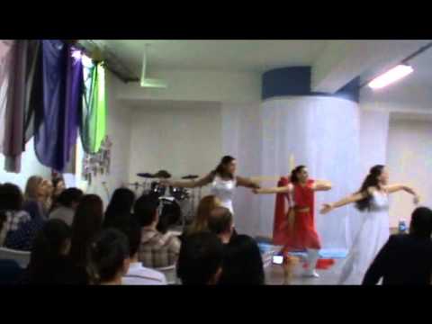 Grupo Agatha da Igreja Pão da Vida - Fernandinho - Nada Além do Sangue - na Igreja CPEAD de Paris