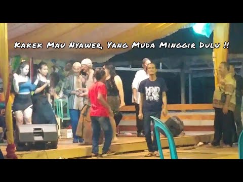 Tingkah Konyol dan Lucu Kakek-kakek Gaul Lagi Nyawer