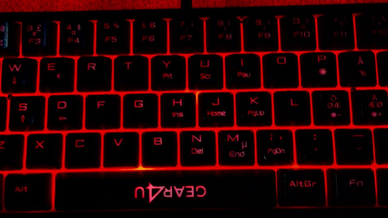 Typing on my keyboard(roblox type race) - YouTube