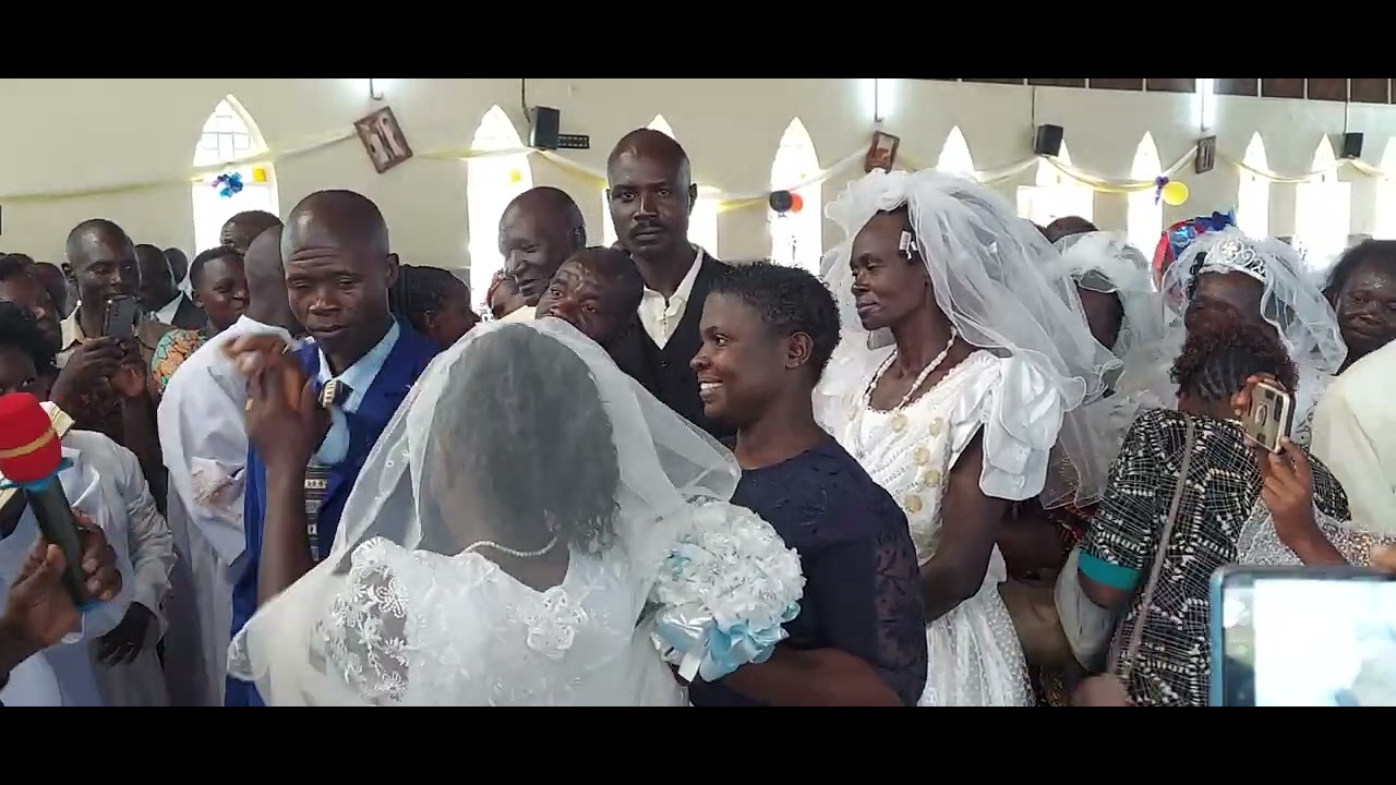 Baba Askofu Mark Kadima Aongoza misa takatifu ya wana Ndoa 19,Kwenye ...