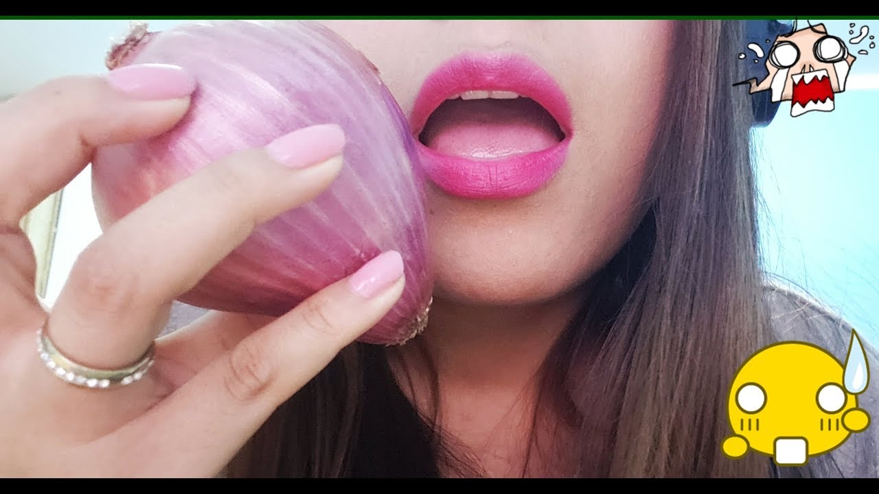 ASMR Español - comiendo cebolla 🤮 (mouth sounds ) / Especial 50 💚 - YouTube