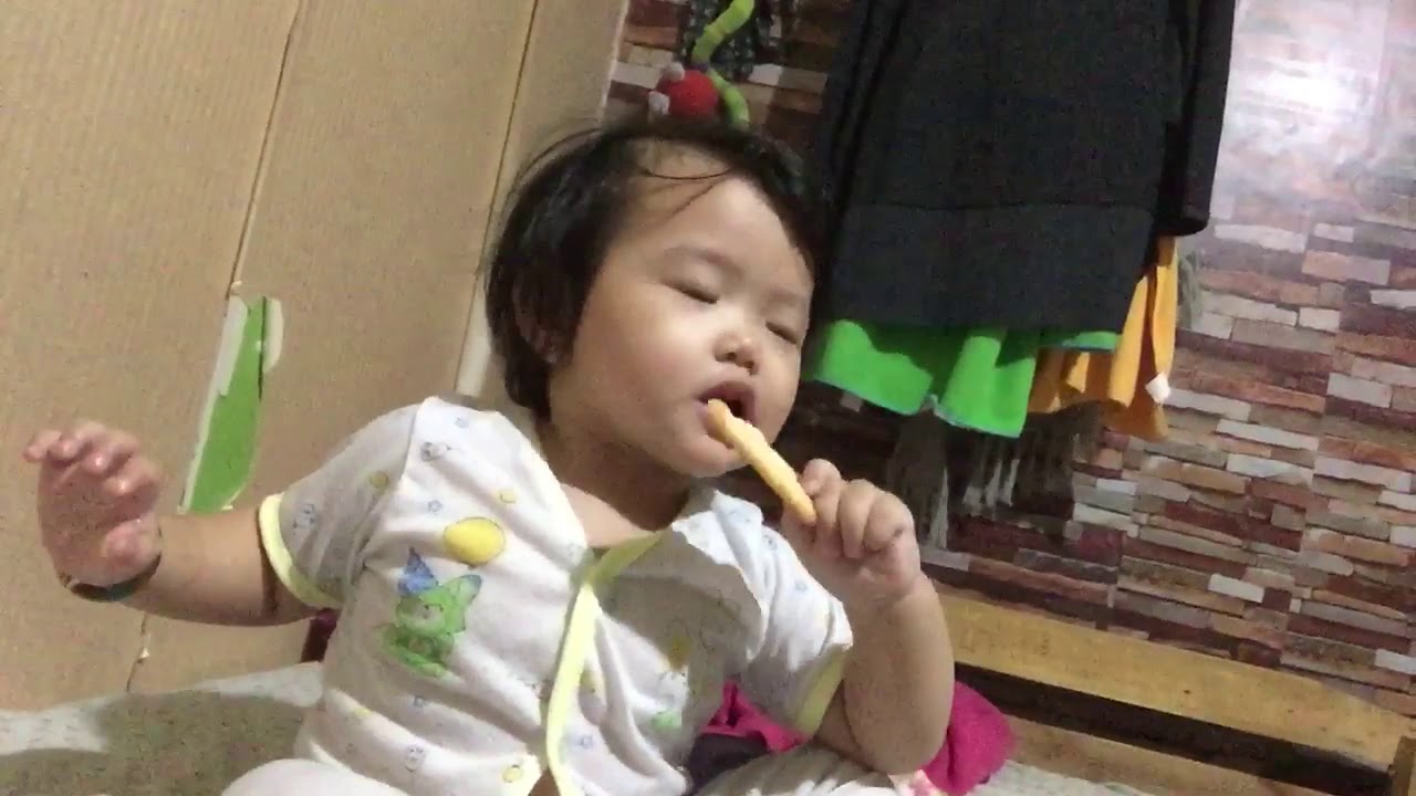 Baby trying to say something - YouTube