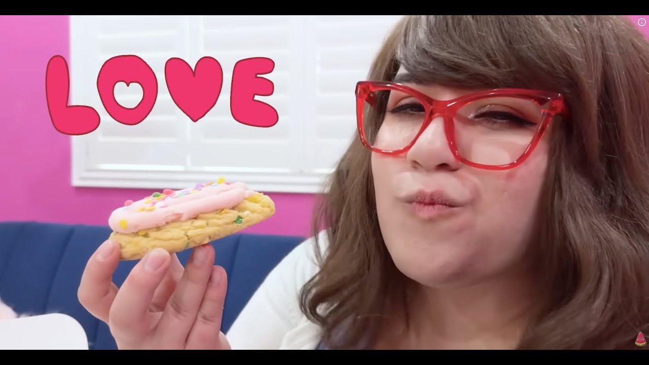 EVIE OPENS HER OWN SECRET CRUMBLE COOKIE RESTAURANT | I BUILD MY COOKIE ...