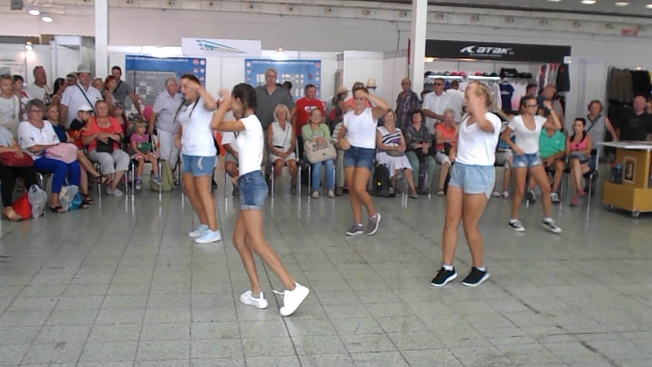 Tanečná skupina Texas - Agrokomplex ... naše mladé Texasky - YouTube