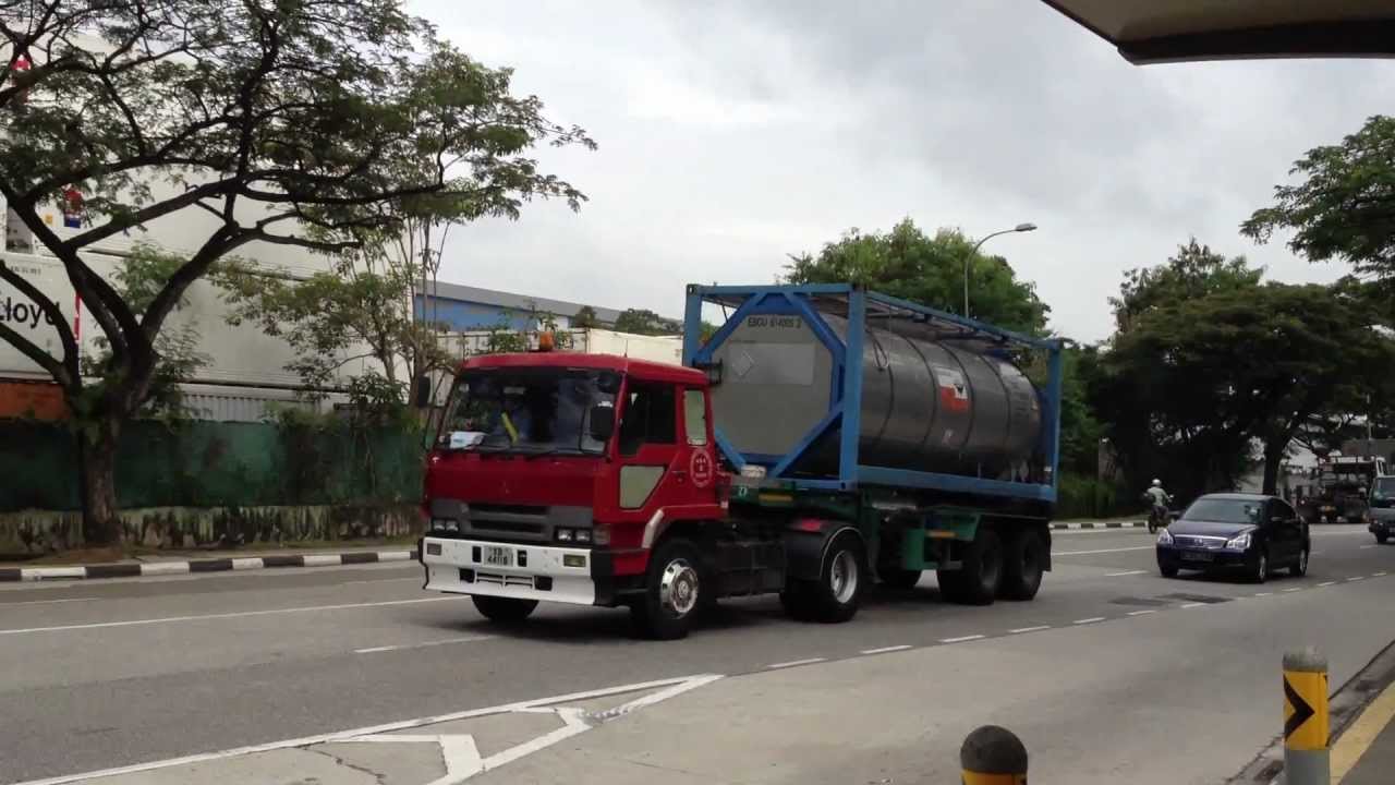シンガポールのコンテナトレーラー Container Trucks In Singapore (14) - YouTube