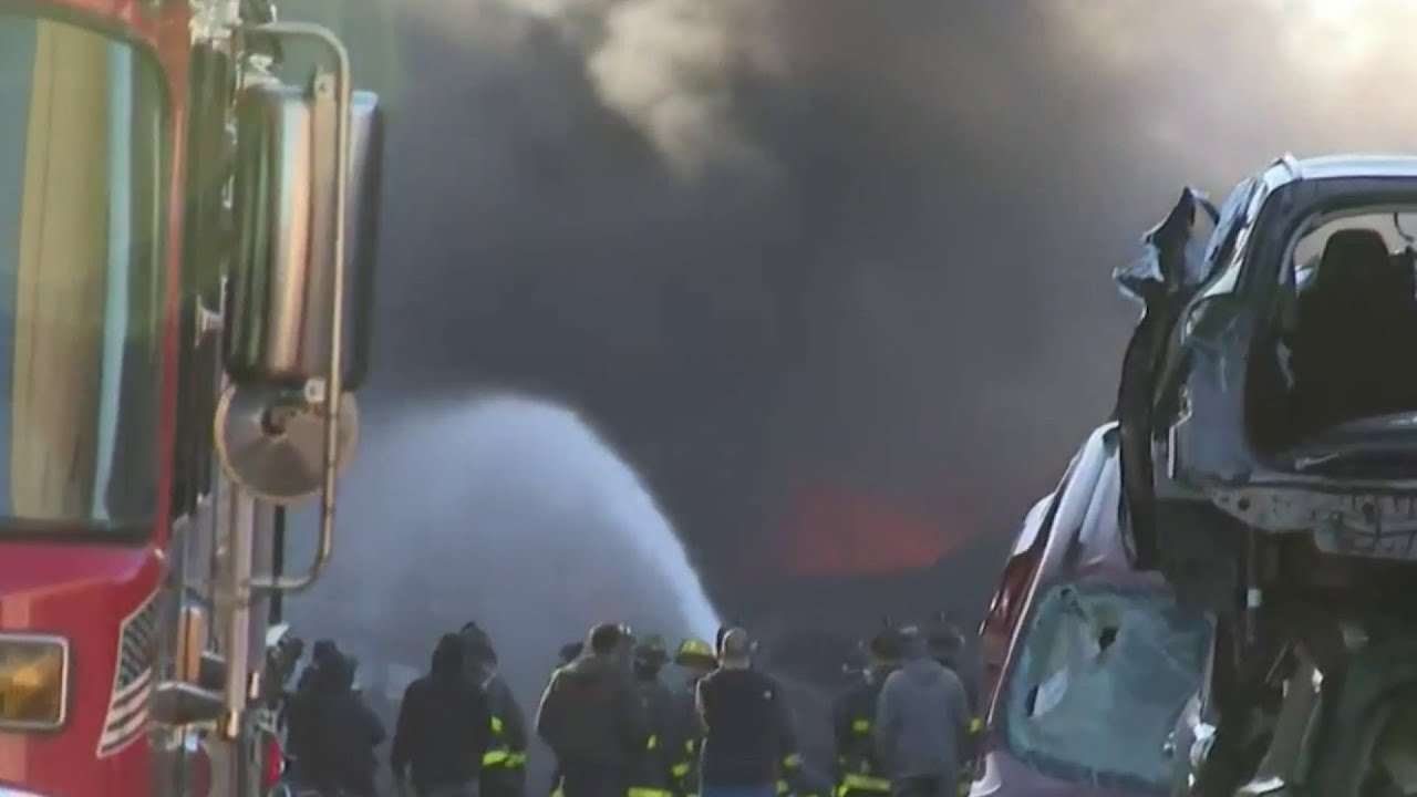 Crews battle massive fire at Detroit junkyard - YouTube