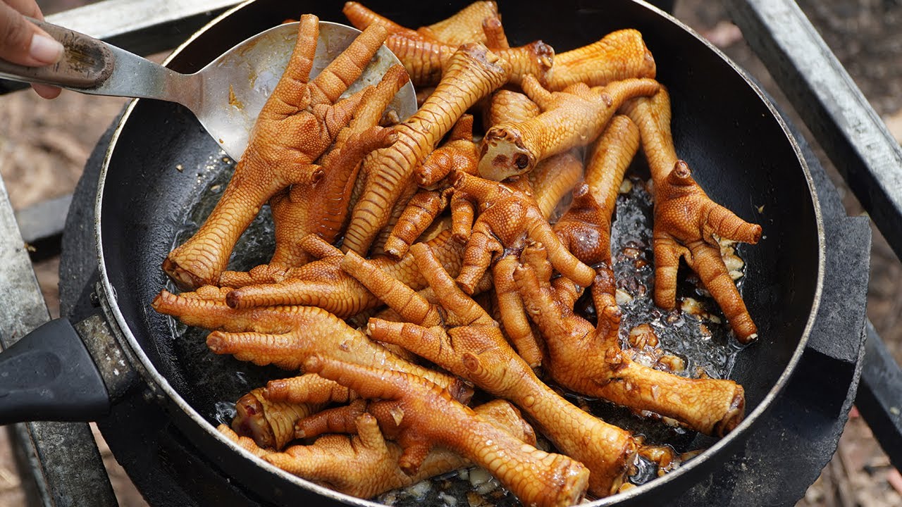 Braised Chicken Feet with Mushroom | Chicken Feet Cooking in Village ...