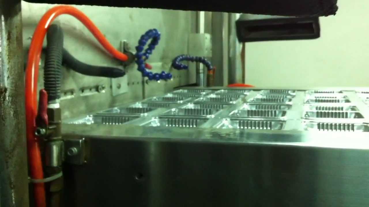 Thermoforming machine -chain type -vacuum system - YouTube