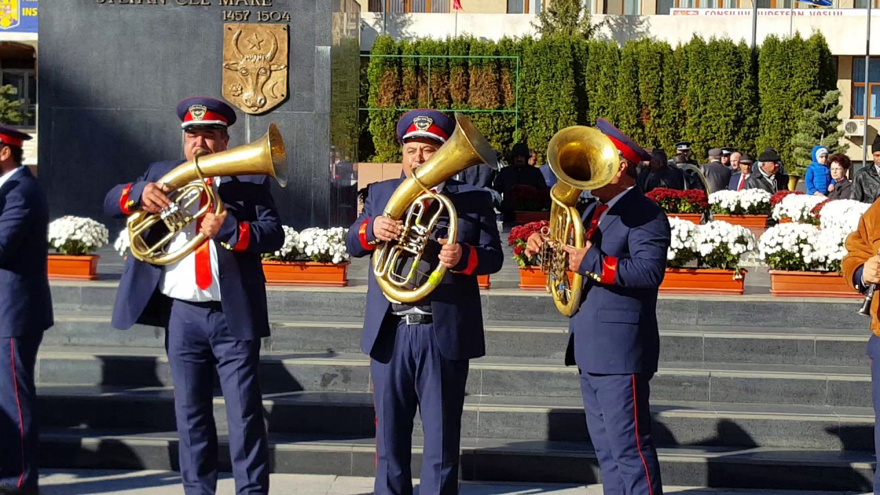 Festivalul fanfarelor Vaslui 2016 Fanfara de la Valea Mare - YouTube