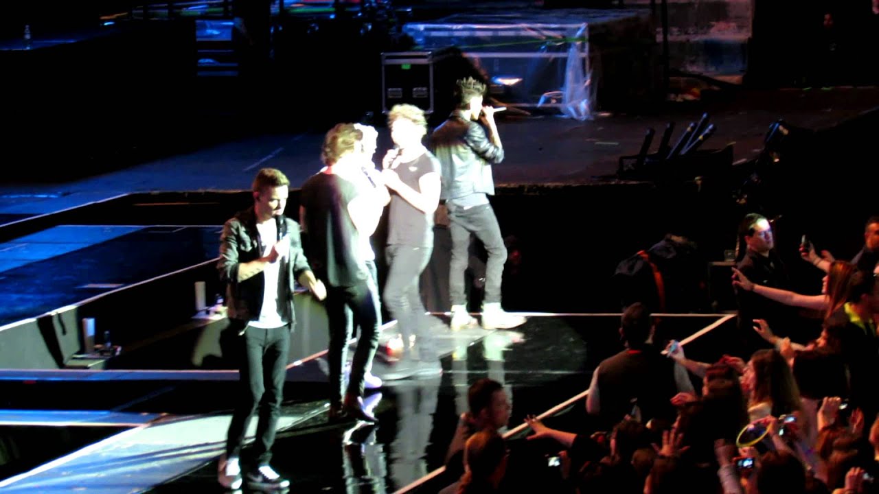 One direction @ Verona Italy twitter questions Men in Black 19/05/2013 ...