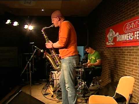 Eric Bosteels - Frank Deruytter Drummersfestival 2007 - YouTube