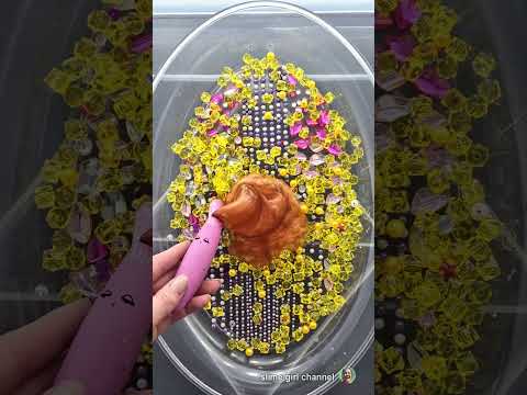 Cronchy slem making with farteeng balloons