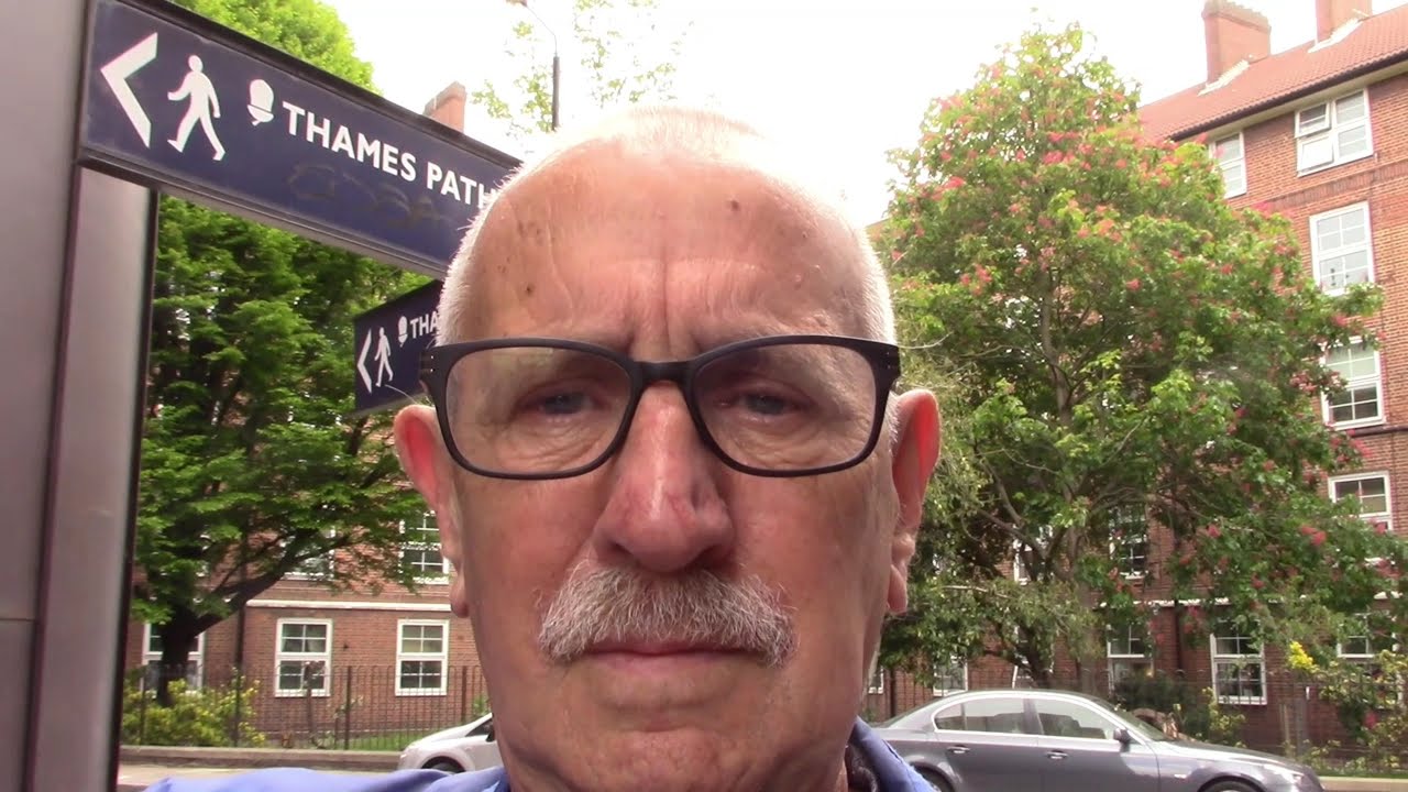 John Cull London Walks - Tower Bridge to Canary Wharf - YouTube