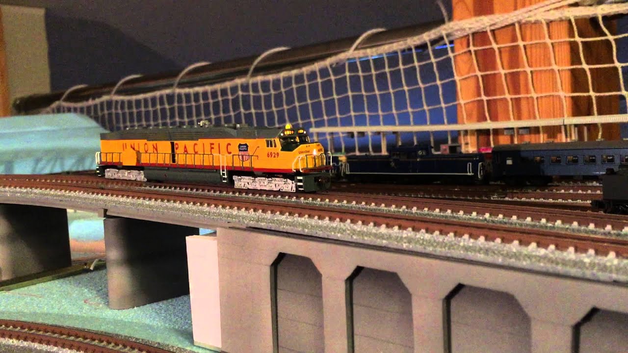 Bachmann「#6929 EMD DD40Ax Centennial Union Pacific」 - YouTube