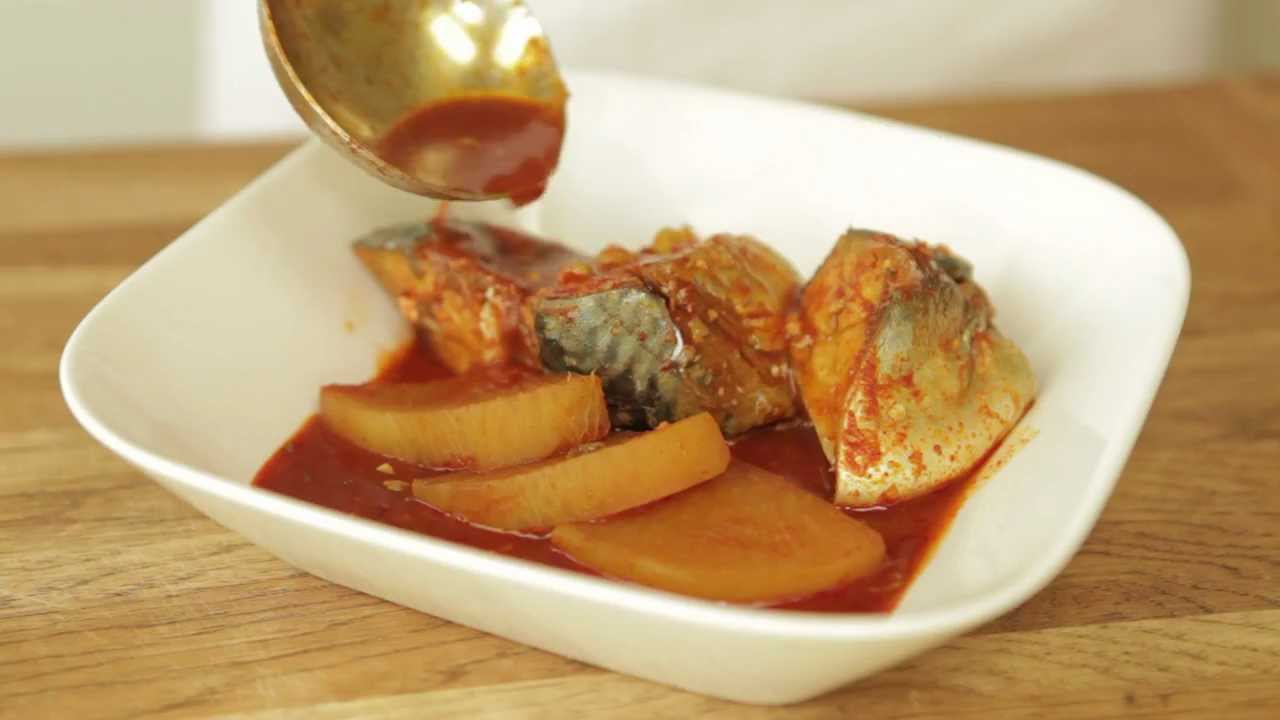 고등어조림_Godeungeo Jorim_Braised mackerel with radish - YouTube