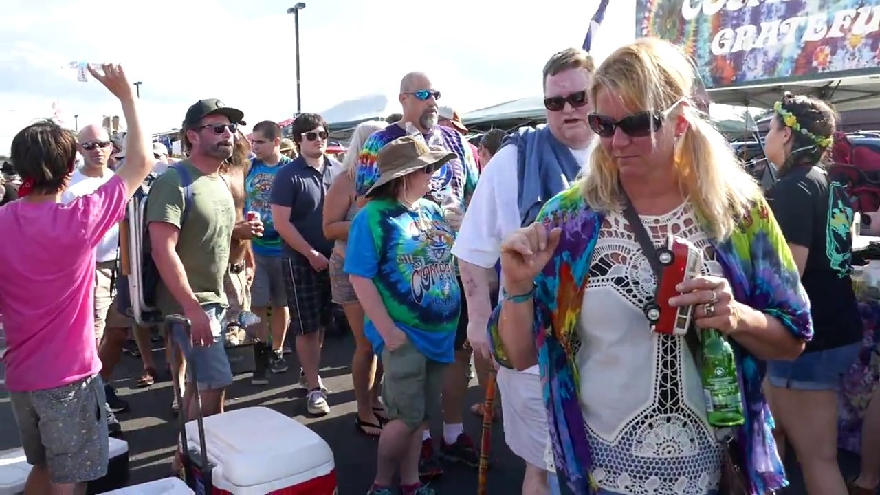 Shakedown Street, Through the lot, Grateful Dead Camden 6-25-17 - YouTube