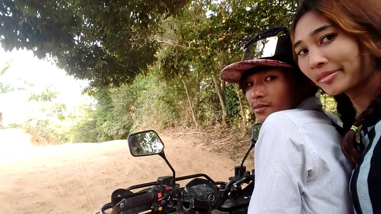 Ye Naing & Mon - YouTube