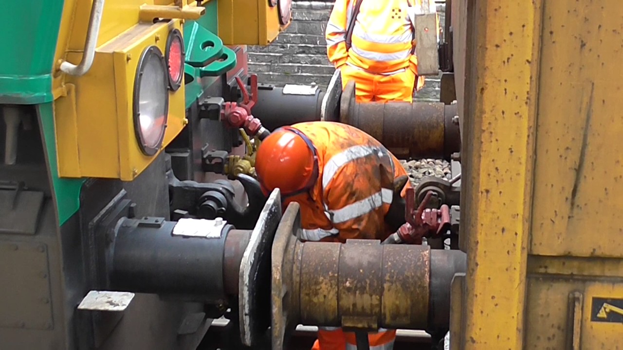 GBRf Class 66711 + EWS 66054 At Lewes Railway Station - 12/02/17 - YouTube