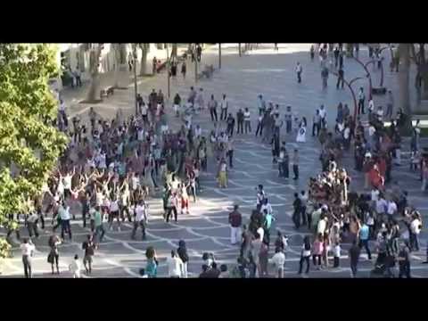 Michael Jackson Tribute Flashmob FULL VERSION - BAKU 29.08.2010 % FLASHMOB Azerbaijan [OFFICIAL]