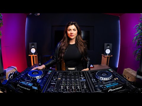 Laura van Dam - Capture Radio 032 (March Special)