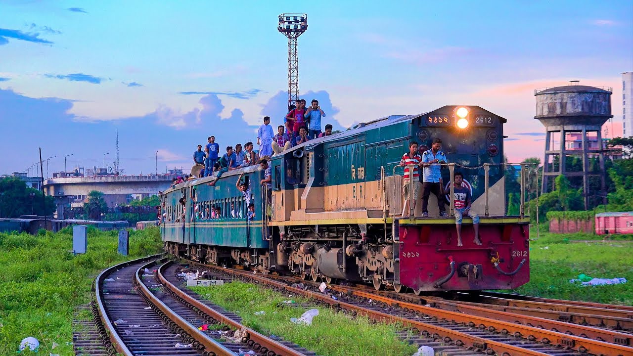 Overcrowded Dewanganj Commuter Train Entering Dhaka Railway Station ...