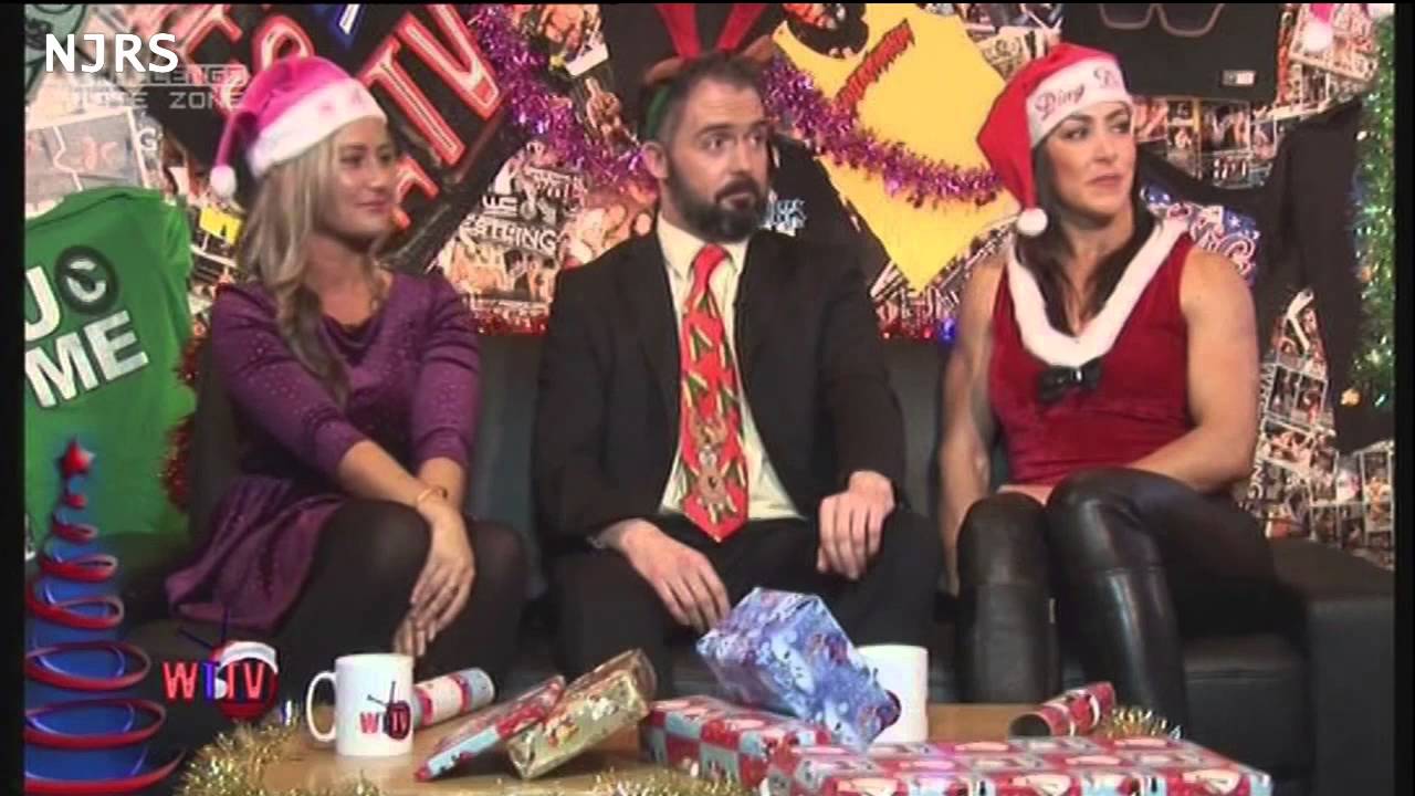 Gorgeous muscle woman Lisa Carrodus in leather pants - YouTube