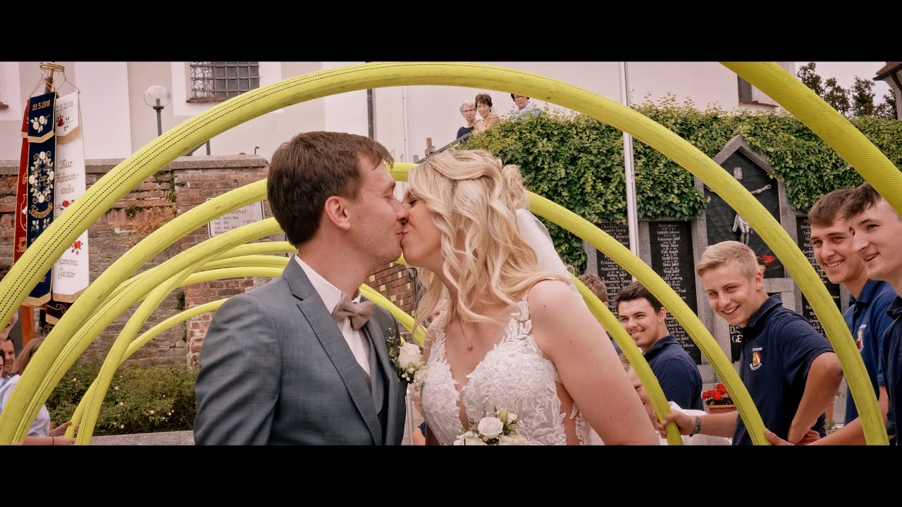 Anna & Tim / Hochzeitsfilm / Highlightfilm / Burgmayerstadl / Langquaid - YouTube
