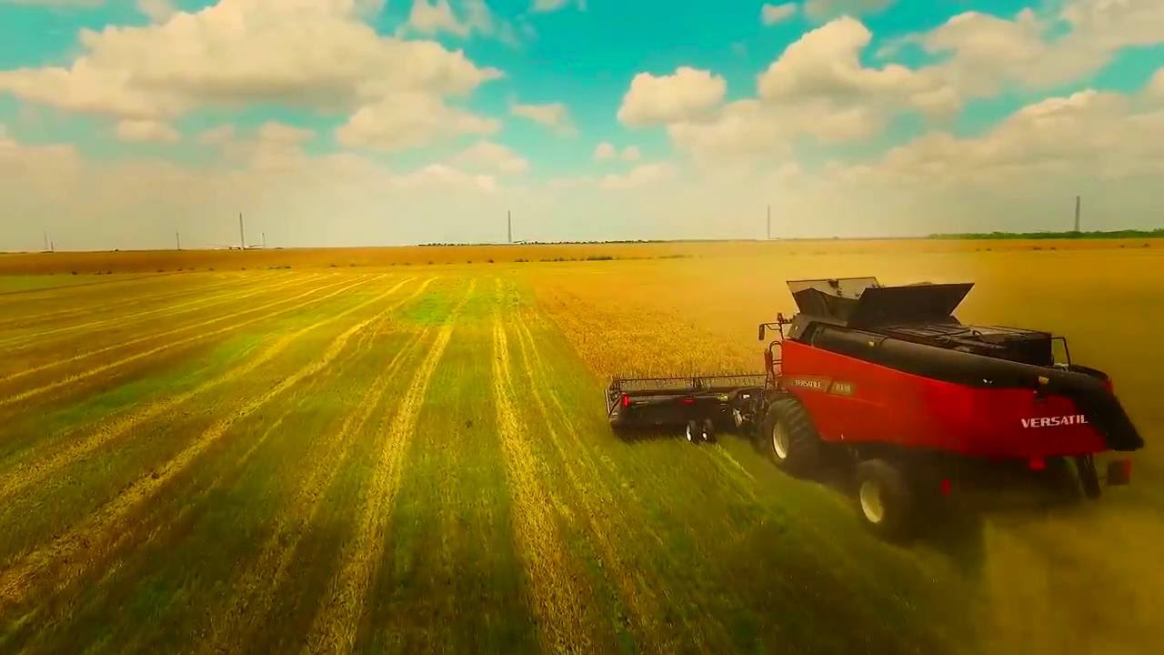 Harvesting on the VERSATILE RT490 combine harvester in the US State of ...