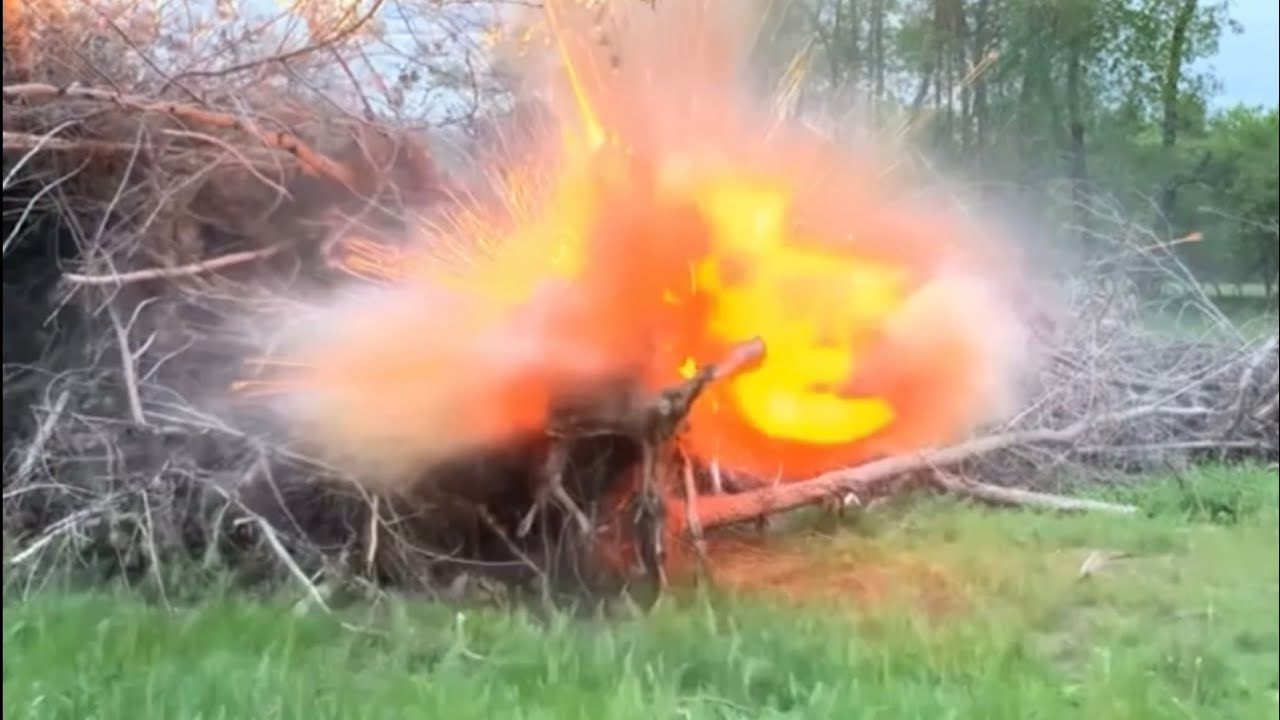 2 Pound Tannerite Explosion!!! - YouTube