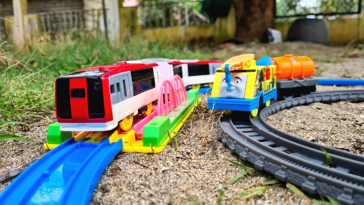 Merakit Mainan Kereta Api Kevin Thomas Series, Plarail Narita Express ...