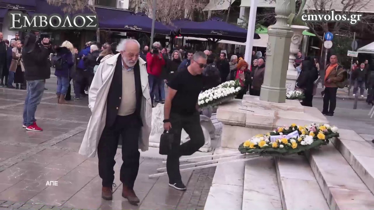 Το τελευταίο αντίο στον Κώστα Βουτσά - YouTube