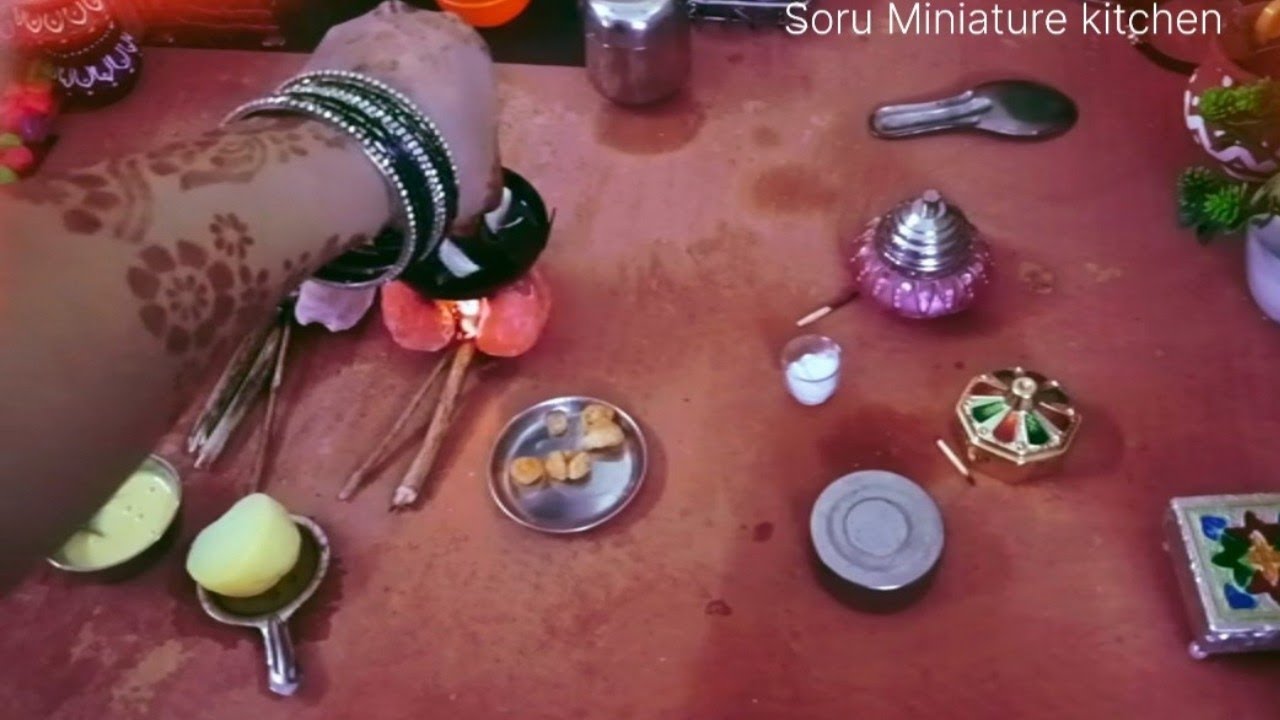 Mumbai VadaPav/ BatataVada/ Miniature Vadapav/ Famous Mumbai StreetFood ...