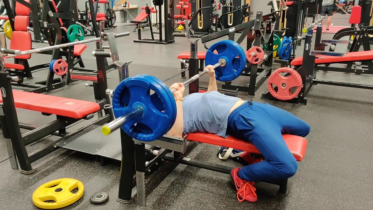 Benching 220lbsX6 (100kg) at rpe 6-7 - YouTube