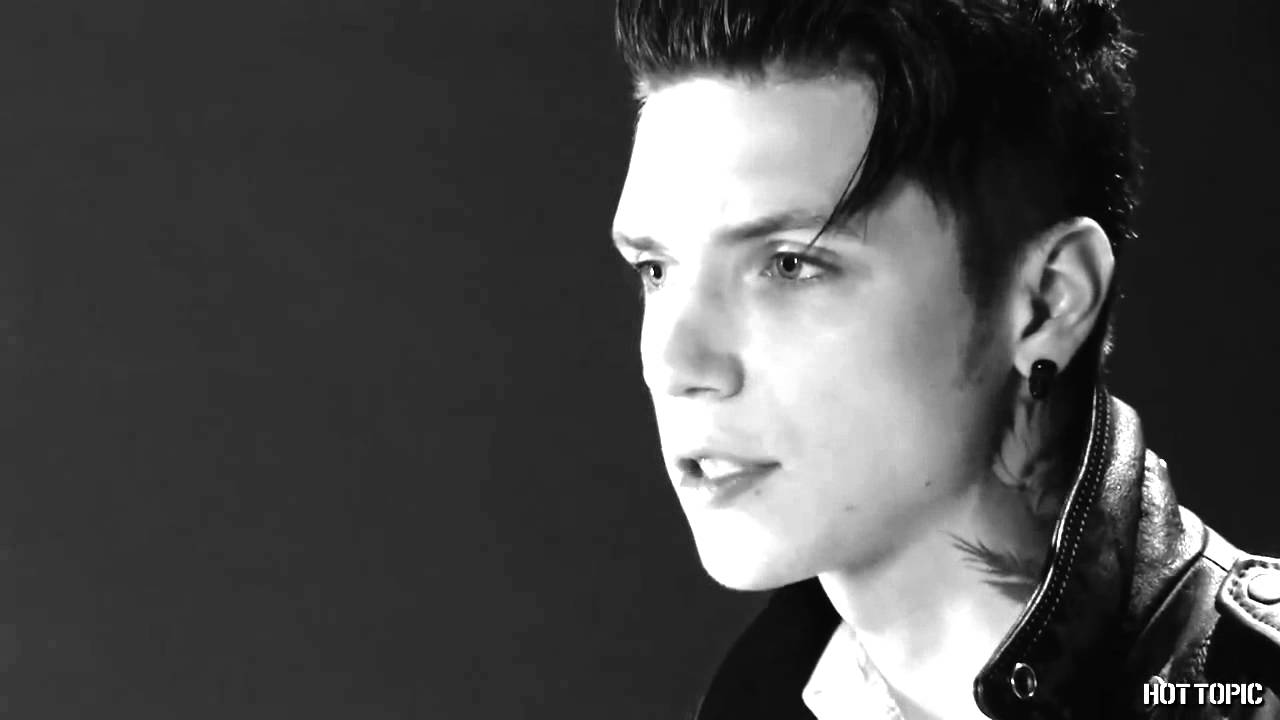 Interview with Andy Black (Biersack) @ Hot Topic 2014 - YouTube