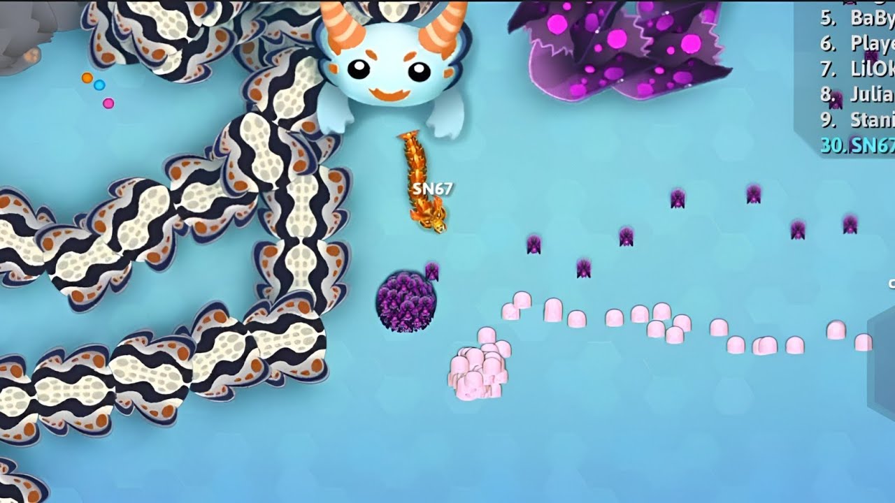 Snake io🐍I am afraid 😰 of the monster behind me. epic snake gameplay ...