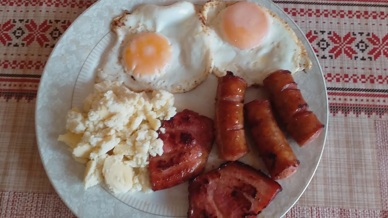 Tochitură moldovenească cu mămăligă de "barabule" - YouTube