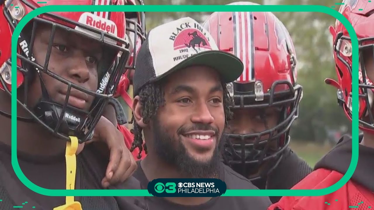 Philadelphia Eagles D'Andre Swift surprises a high school football team ...